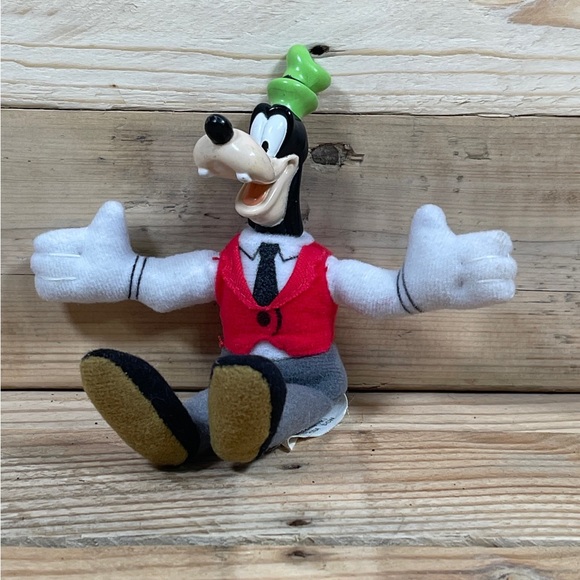 Disney | Toys | Disney House Of Mouse Goofy 7 Plush Body Red Vinyl Face ...